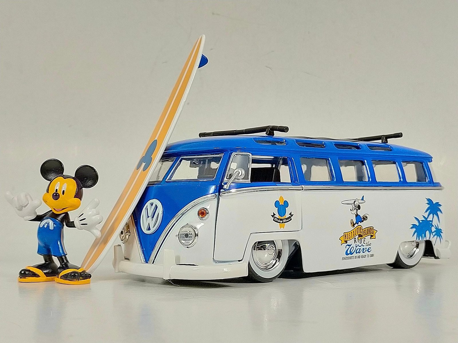 MODELO ESCALA 1:24 1962 Volkswagen Bus with Mickey Figure – Disney ...