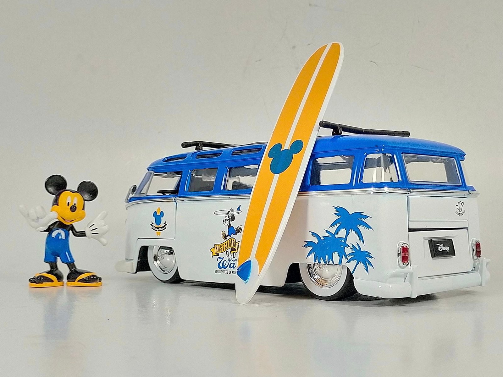 MODELO ESCALA 1:24 1962 Volkswagen Bus with Mickey Figure – Disney ...