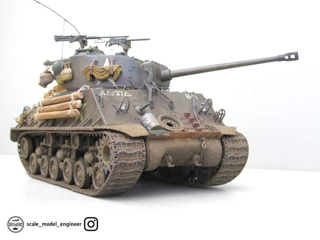 1/35 US Sherman M4A3E8 Medium Tank w/Workable Track Links - Juguetes ...