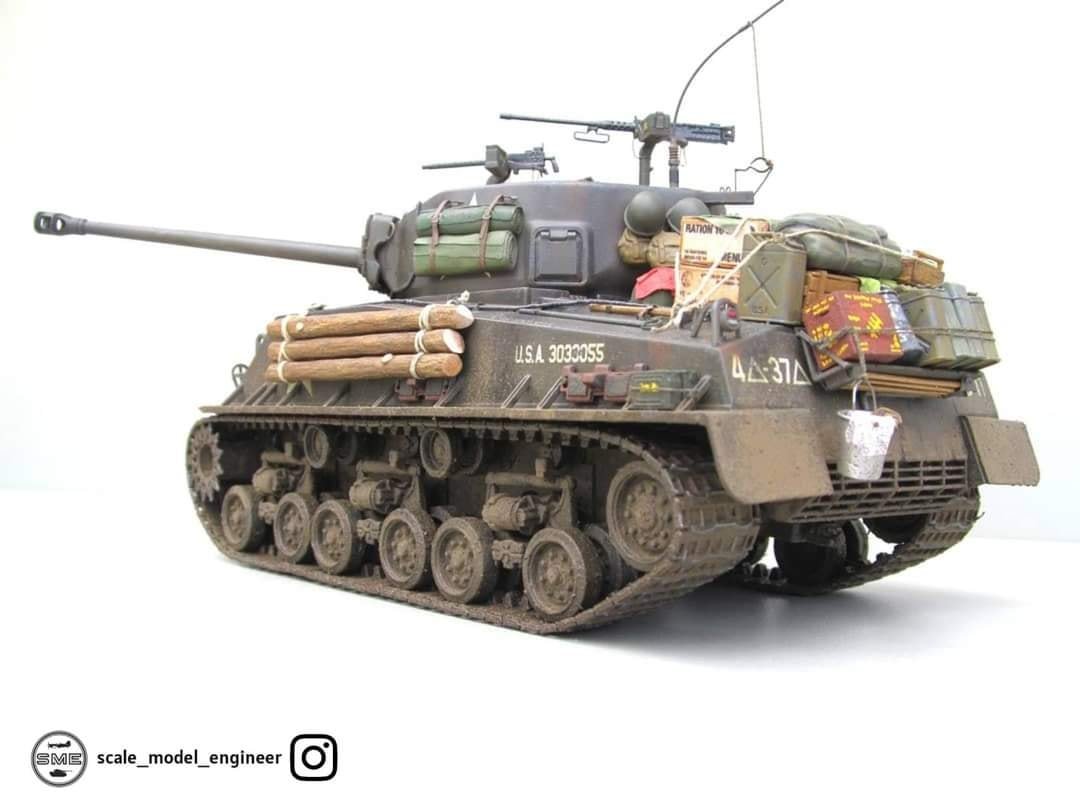 1/35 US Sherman M4A3E8 Medium Tank w/Workable Track Links - Juguetes ...
